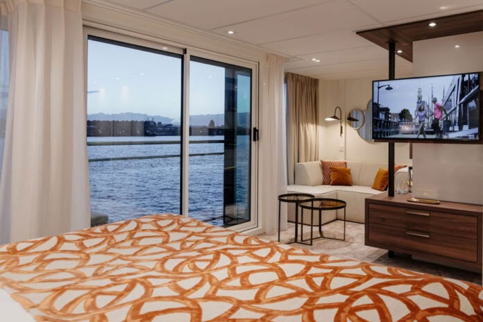 Amadeus Flusskreuzfahrten: Aurea in Amsterdam getauft